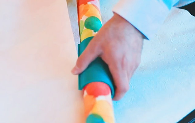 Unique Christmas Wrapping Paper Cutter Tool Little ELF TheSuperBOO unique-christmas-wrapping-paper-cutter-tool-little-elf-thesuperboo