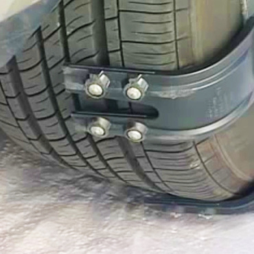 Spikes Spider: Clip-On Tire Spikes Traction Aid For Snow