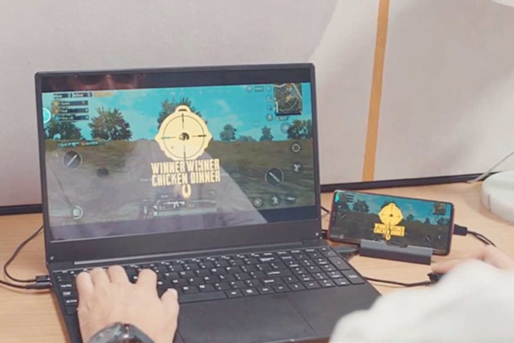 This Plug and Play Device Turn Your Smartphone into a Laptop | PhoneBook