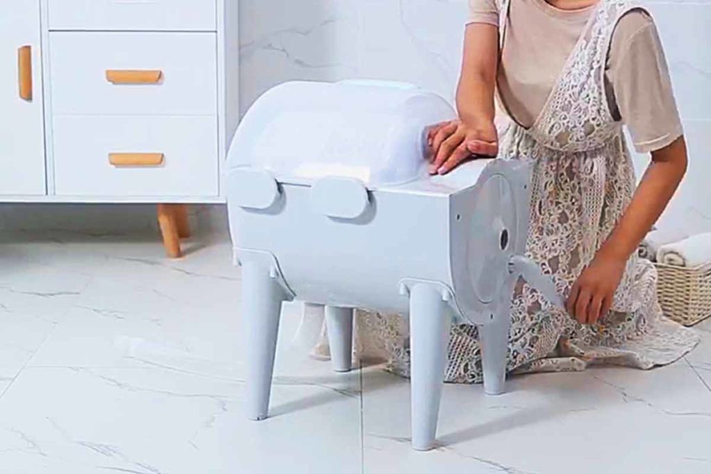 This Seriously Compact Manual Washer and Dryer Keeps Your Clothes ...