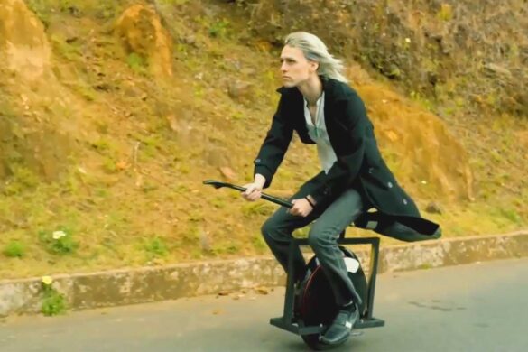 Remote Controlled Flying Witch | Spooky Halloween Animatronics