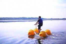All water bike: A bicycle-like watercraft for Joyful cycling in water
