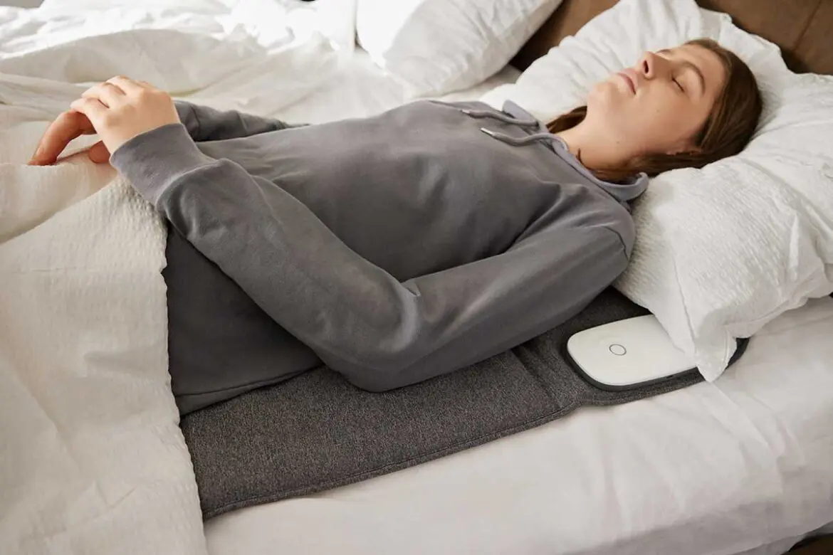 The MindLax sleeping mat vibrates relaxing sounds for falling asleep in ...