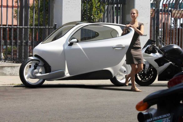 The self-balancing motorcycle Lit Motors is fully enclosed