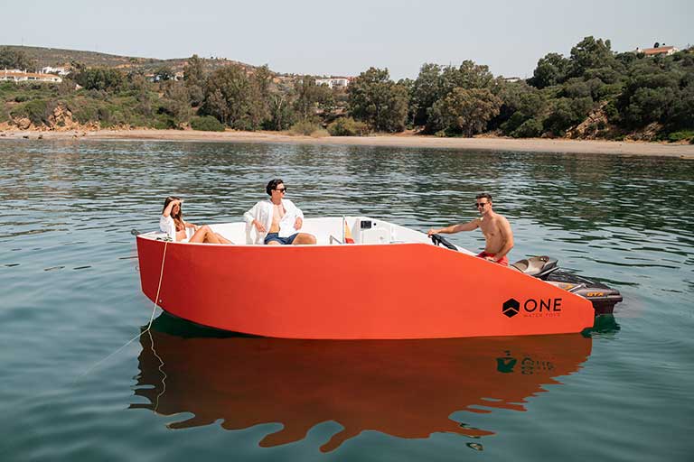Transform your jet ski into a spacious boat for up to 6 people with ONE 16